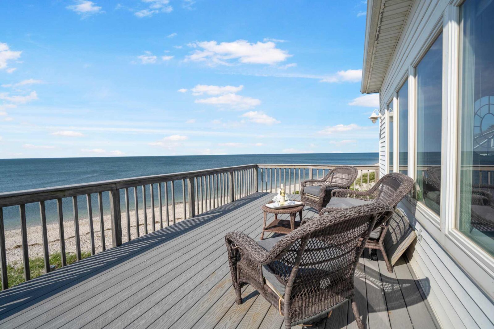 Queen Vic LI Soundfront 5BR Beach House - Luxury Beach Getaway